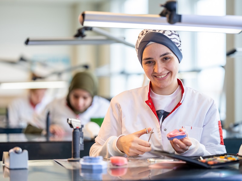 Tandtechnicus prothese | Dutch HealthTec Academy